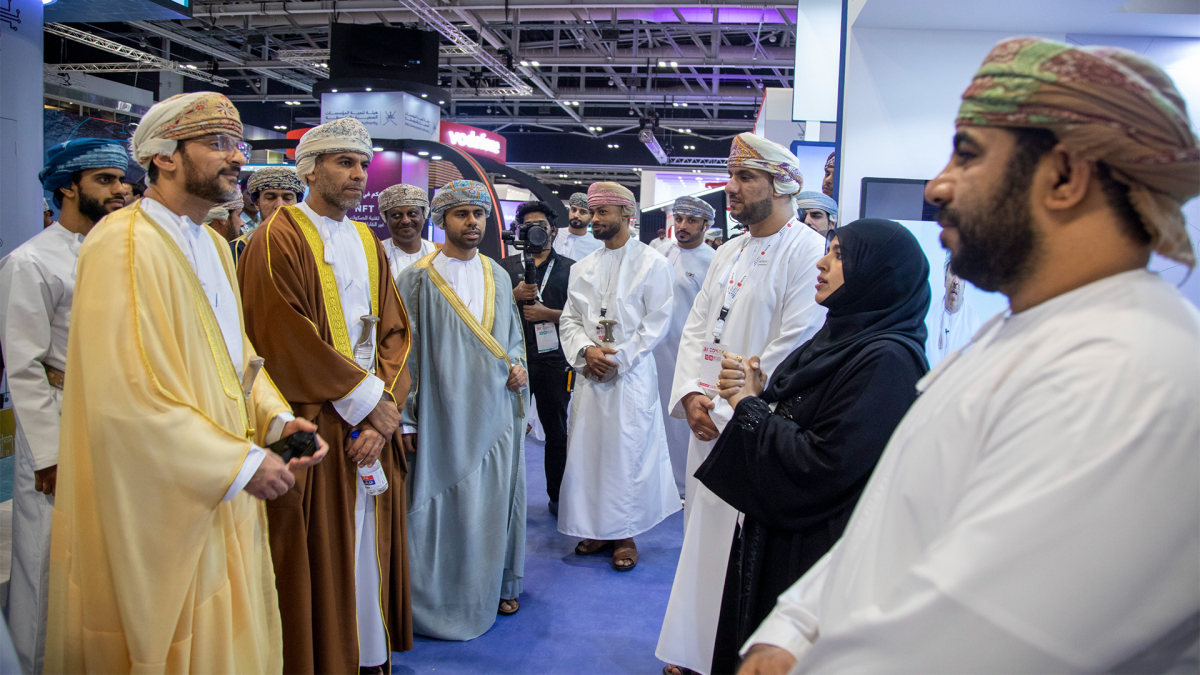 مشاركة الشبكة العمانية للبحث العلمي والتعليم في معرض “كومكس ...